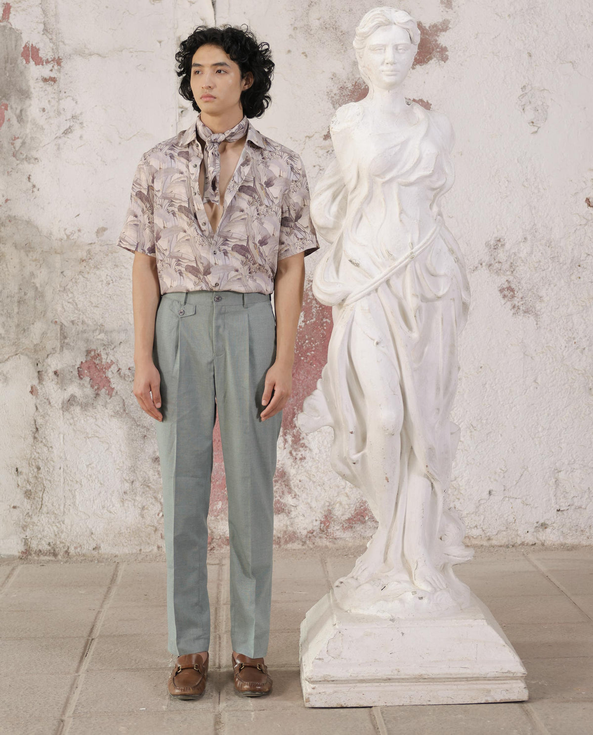 Rare Rabbit Men's Dexs Green Solid Mid-Rise Regular Fit Cavalry Style