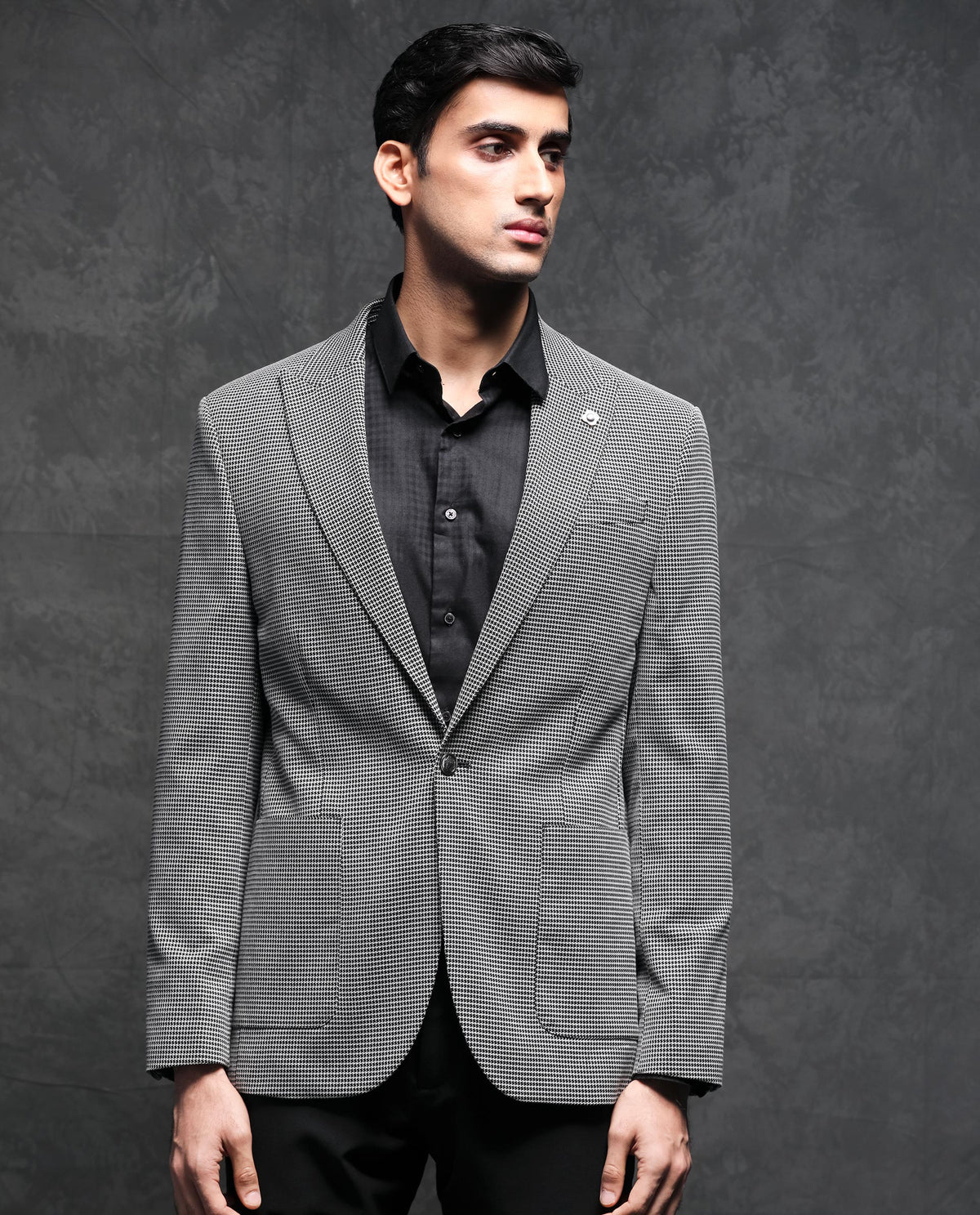Rare Rabbit Men's Mellion Black Polyester Viscose Fabric Peak Lapel Si