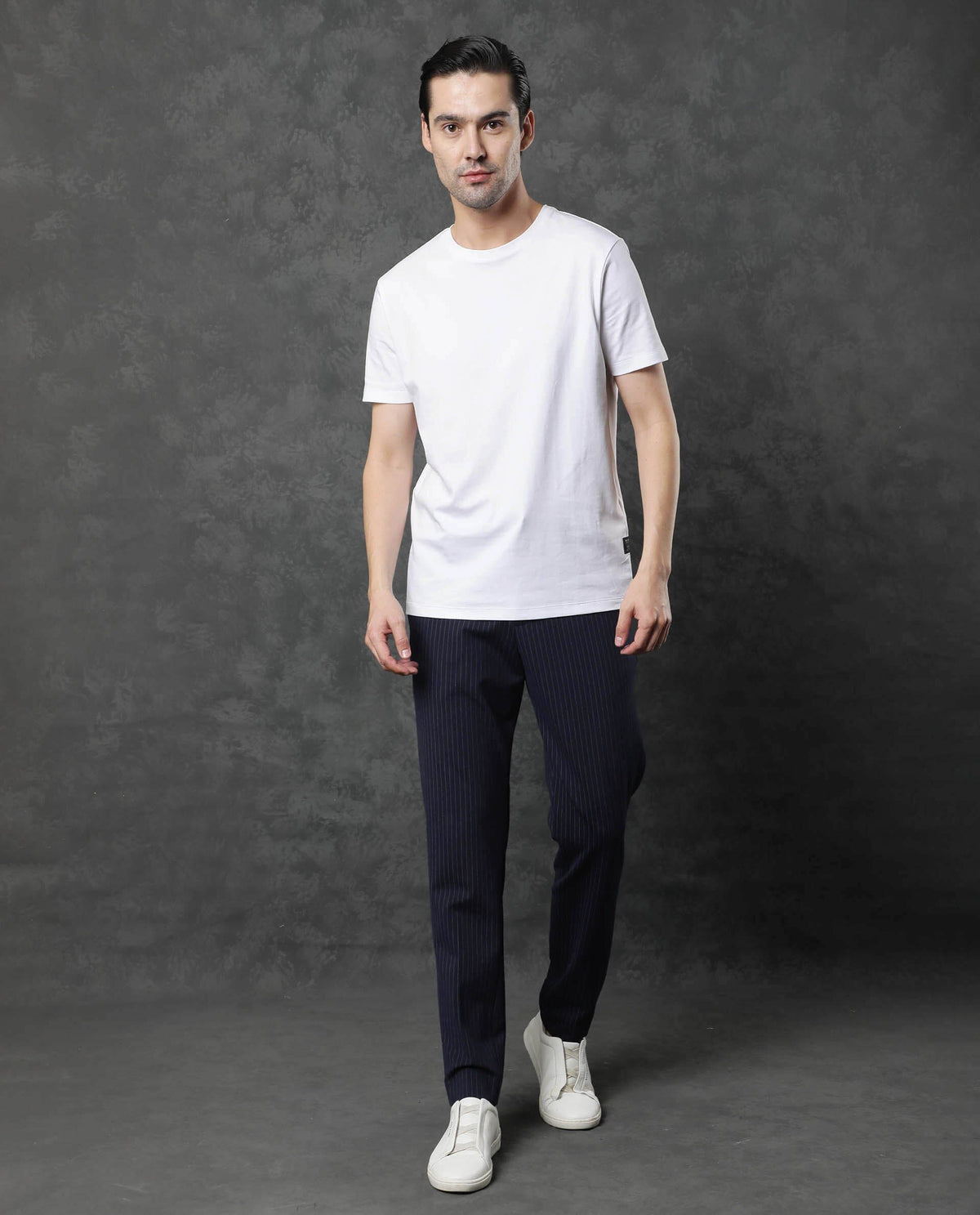 Rare Rabbit Men's Gis White Cotton Fabric Crew Neck Half Sleeves Regul